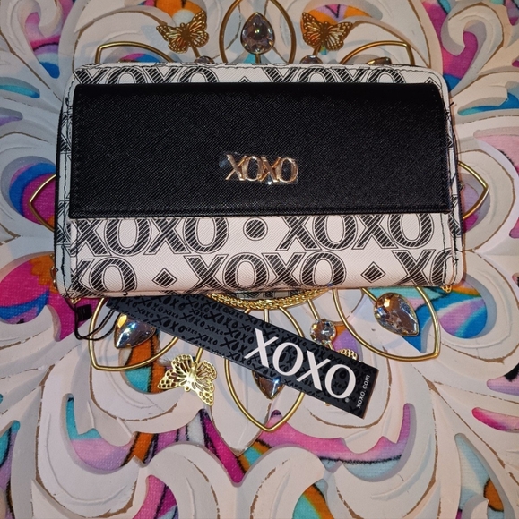 XOXO | Bags | New Xoxo Zip Around Wallet | Poshmark